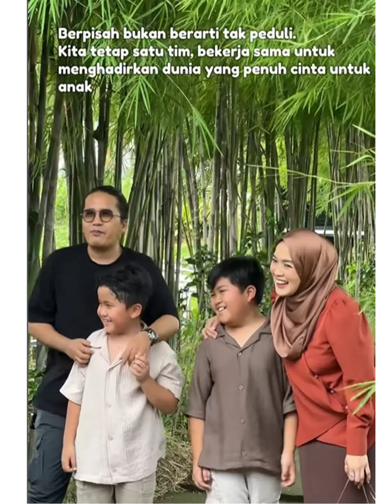 7 Potret Ririe Fairus dan Mantan Suami Setelah Ayus Nikahi Nissa Sabyan, Kompak - Hot Liputan6.com