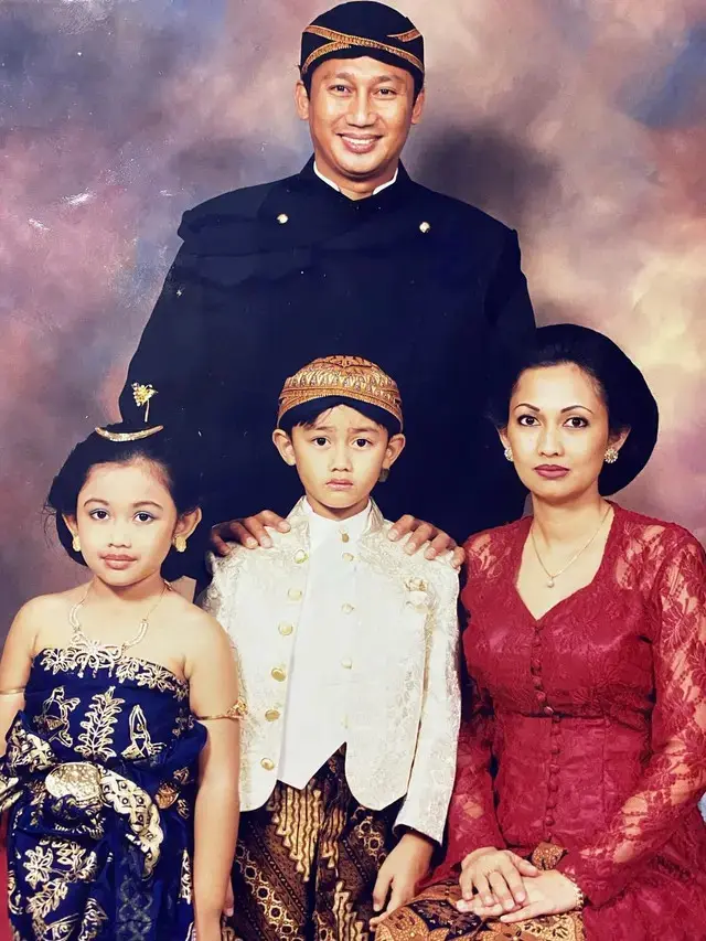 6 Potret Lawas Kebersamaan Caesar Hito dan Ayahnya, Wajahnya Mirip ...