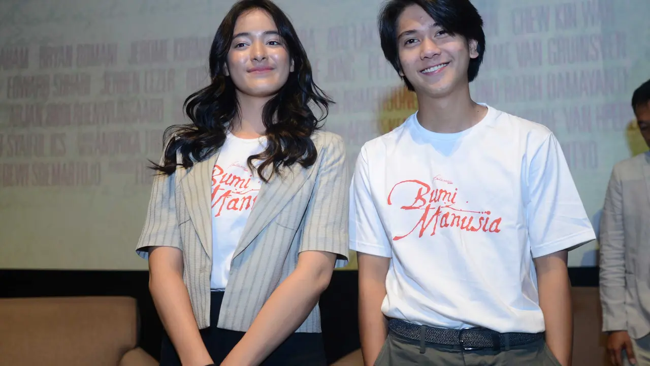 Cerita Adegan Ciuman Iqbaal Ramadhan dan Mawar De Jongh di Bumi Manusia - ShowBiz Liputan6.com