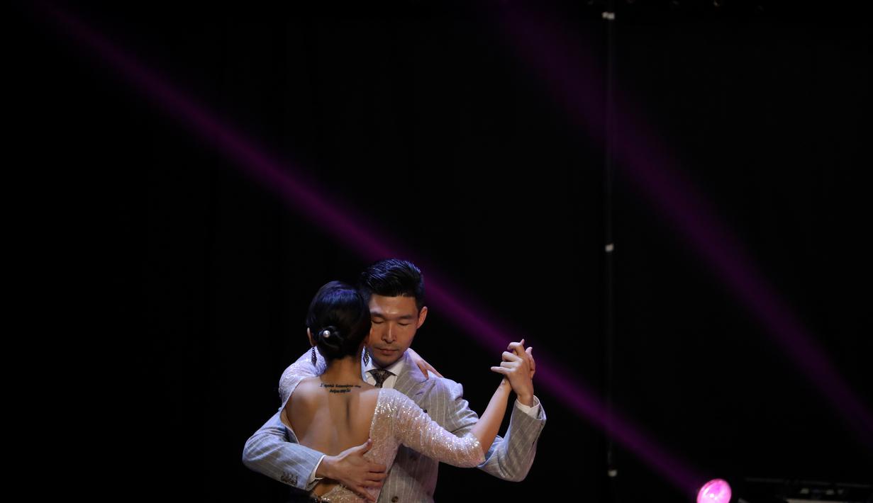 FOTO: Aksi Gemulai Para Penari Tango di Kejuaraan Dunia