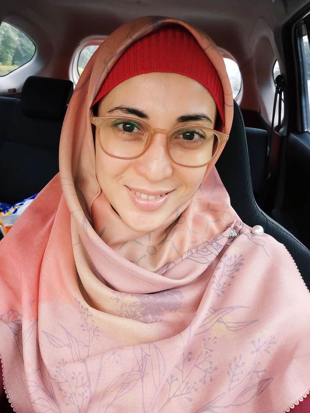 6 Potret Terbaru Devi Permatasari, Awet Muda di Usia 46 Tahun - Hot Liputan6.com