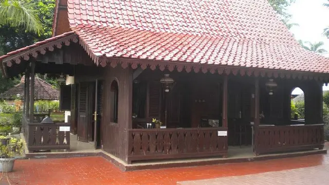 Rumah Adat Betawi, Mengenal Sejarah, Ciri Khas dan Filosofi di Dalamnya ...