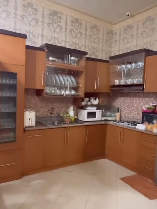 Di Dalam Gang Sempit Ini 6 Potret Rumah Mewah Inul Daratista Di