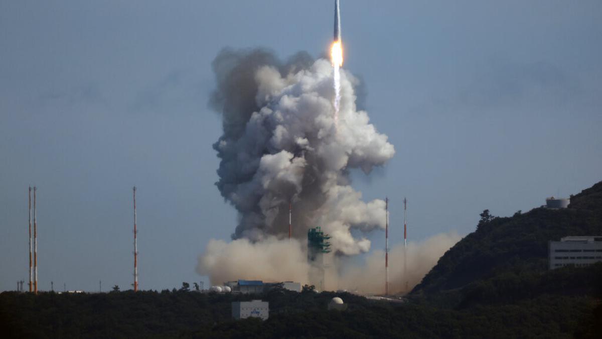 Korea Selatan Sukses Luncurkan Satelit Pakai Roket Buatan Dalam Negeri ...