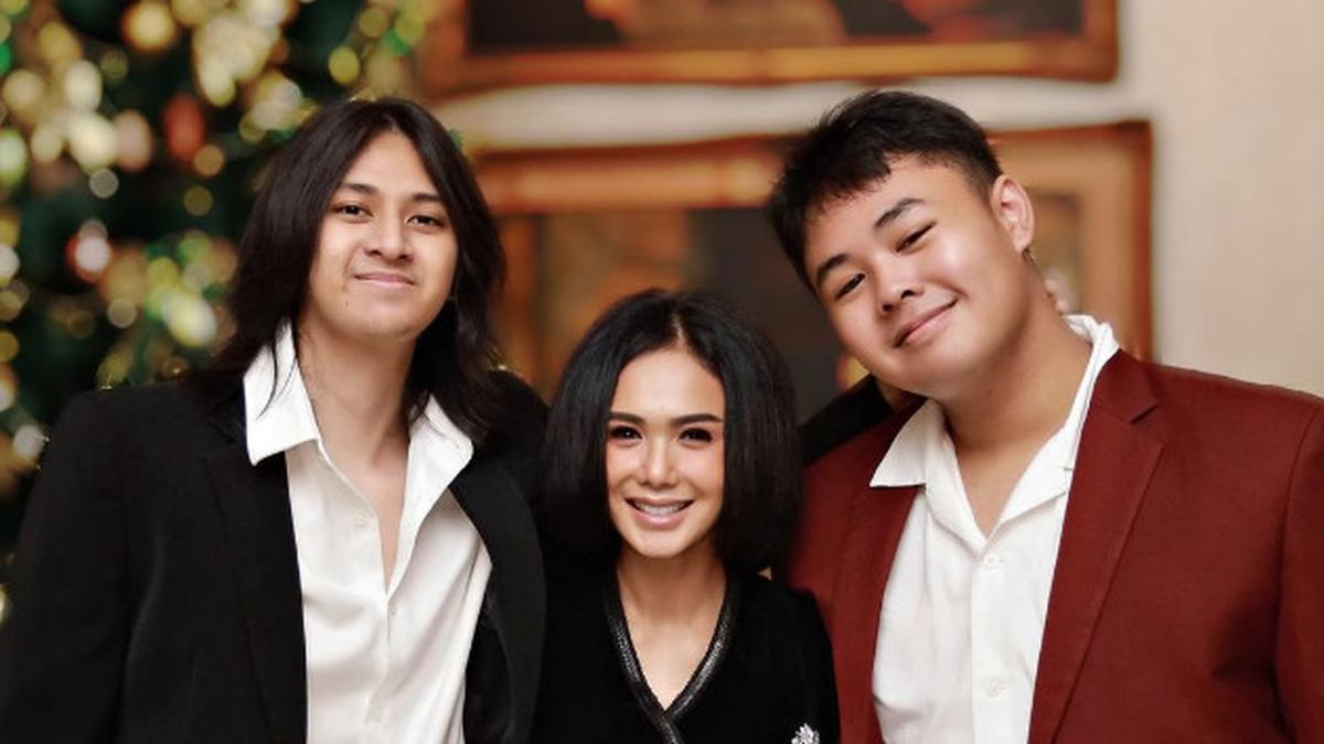 6 Potret Cavin Obrient, Anak Yuni Shara yang Ganteng dengan Rambut Gondrong - Entertainment ...