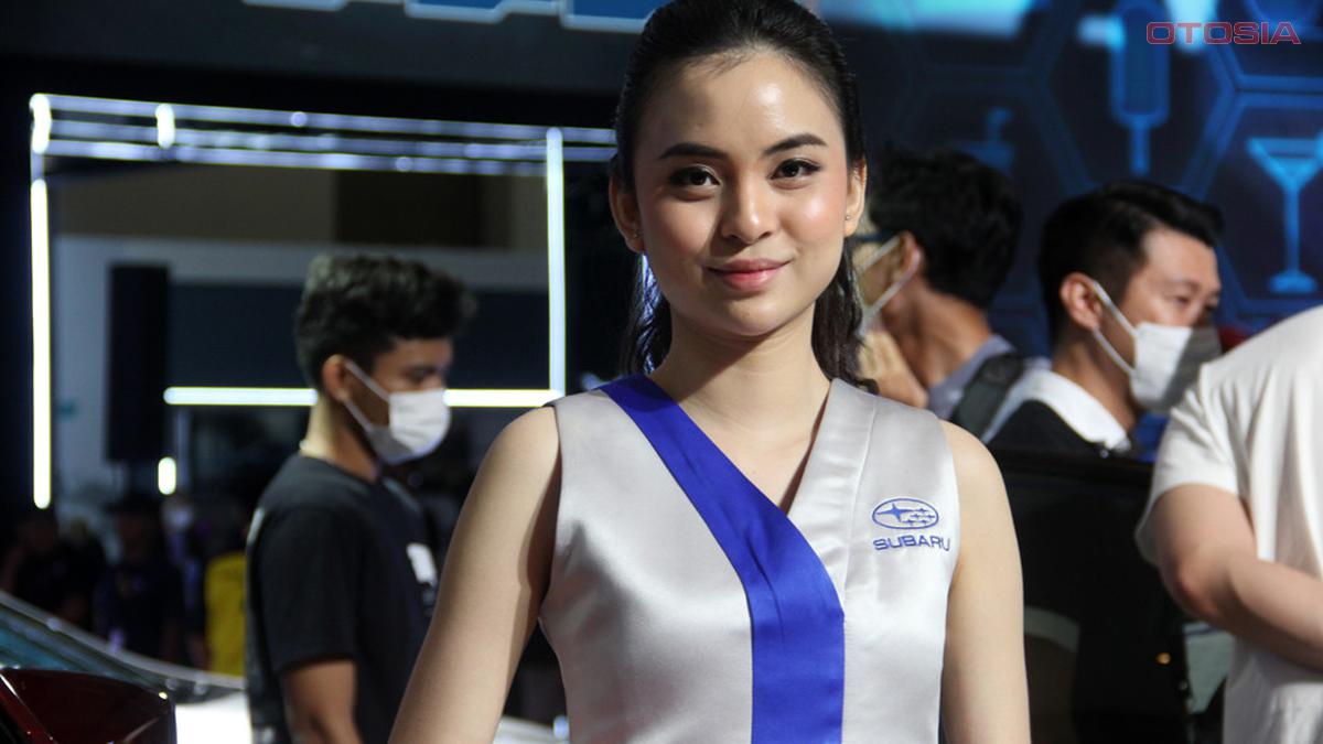 Potret SPG Cantik IIMS 2023 yang Pesonanya Tidak Luntur Meski di Tengah ...