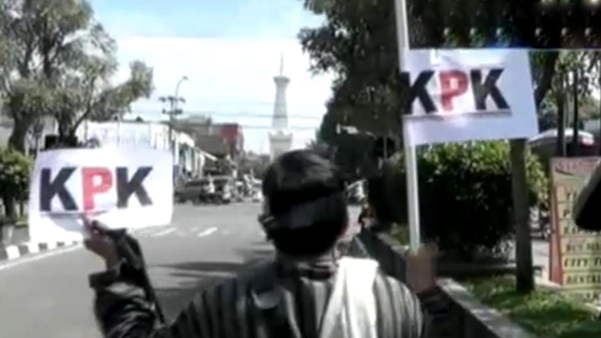 Aksi Protes Jalan Mundur untuk KPK - Video Liputan6.com