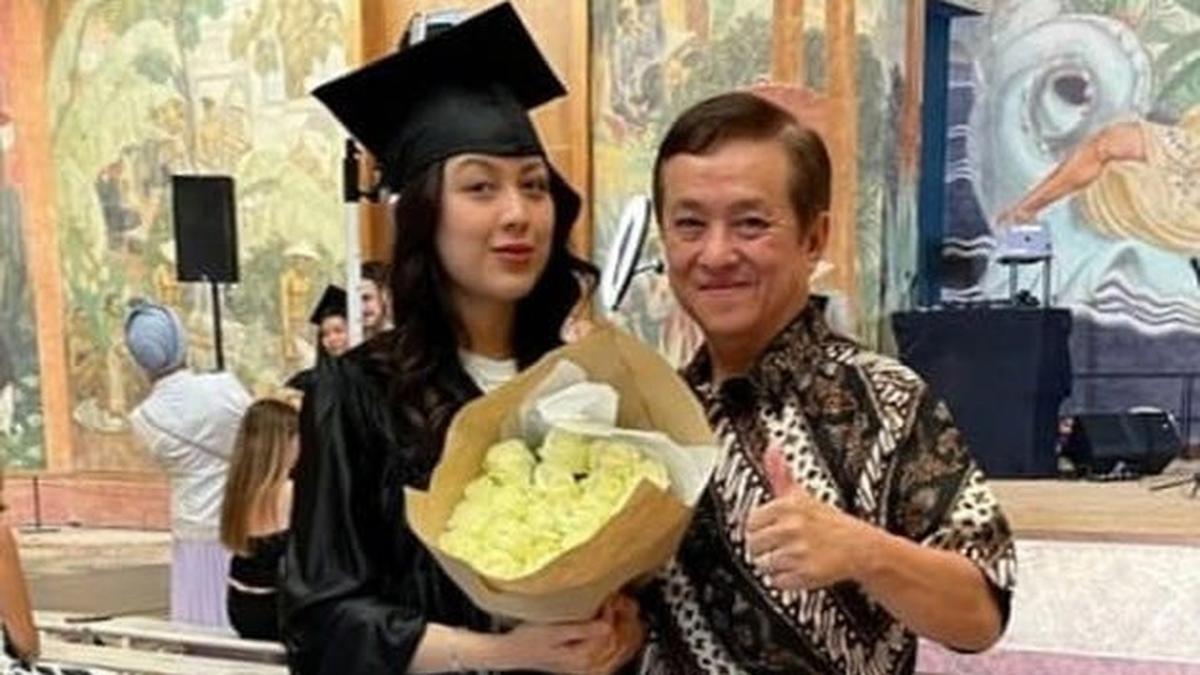 Jarang Tersorot, Potret Cantik Niquita Anak Ferry Juan dan Zarima ...