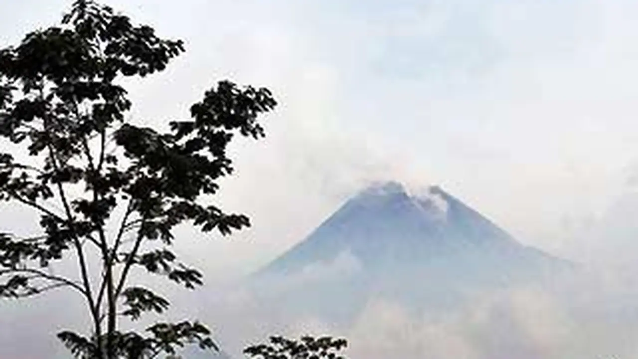 Awan Panas Masih Keluar, Merapi Tetap Awas - News Liputan6.com