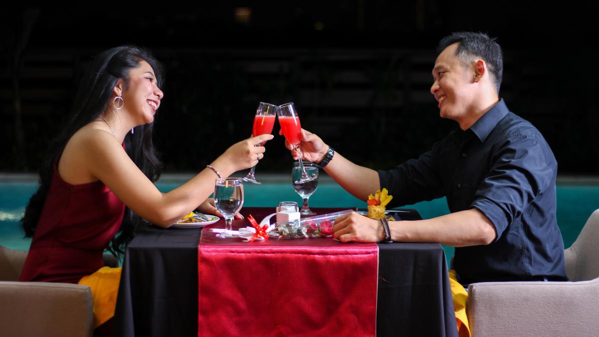 Rayakan Valentine dengan Dinner Romantis Sampai Staycation