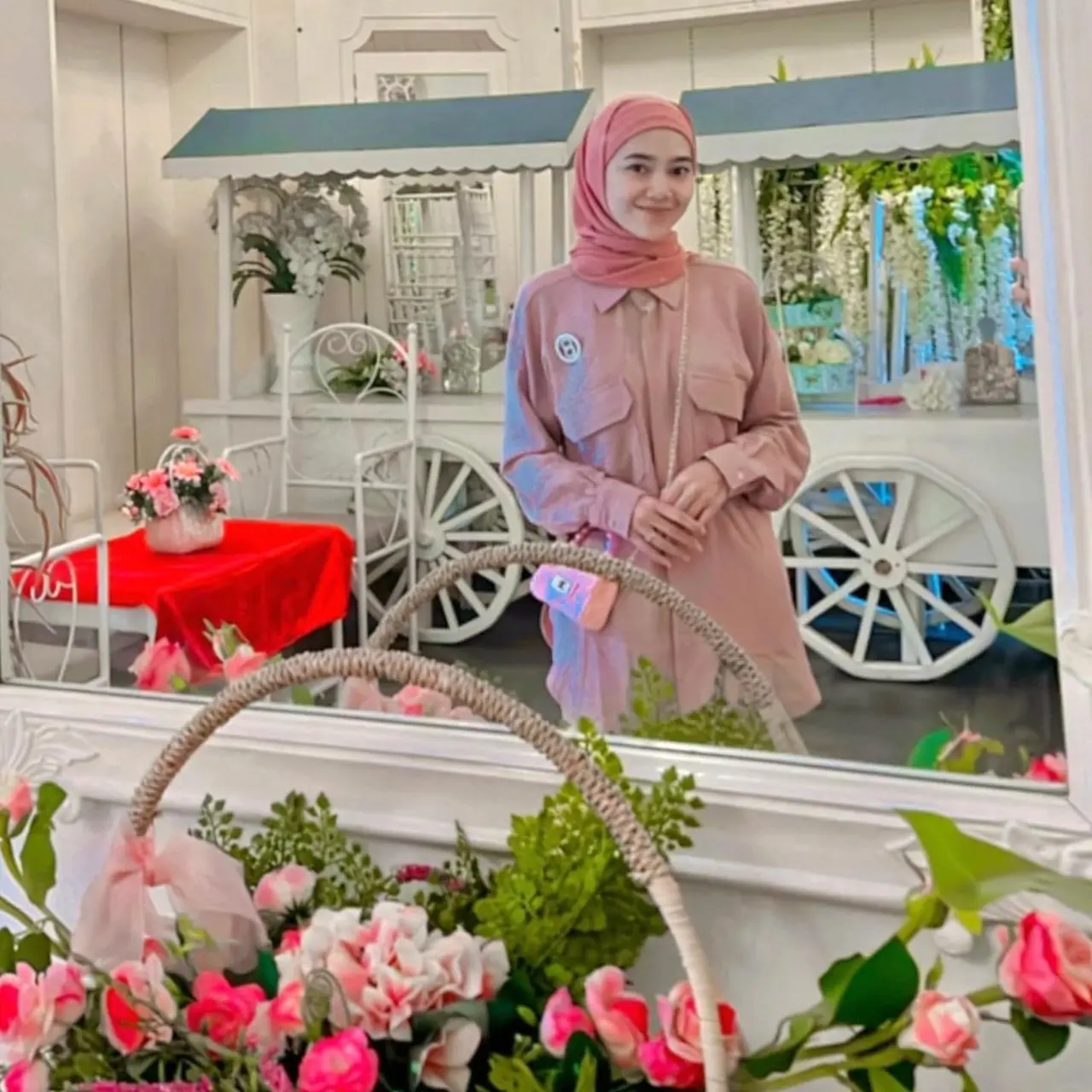 Resmi Bertunangan, Ini 6 Potret Ira Dahlia Handoko Calon Kakak Ipar ...