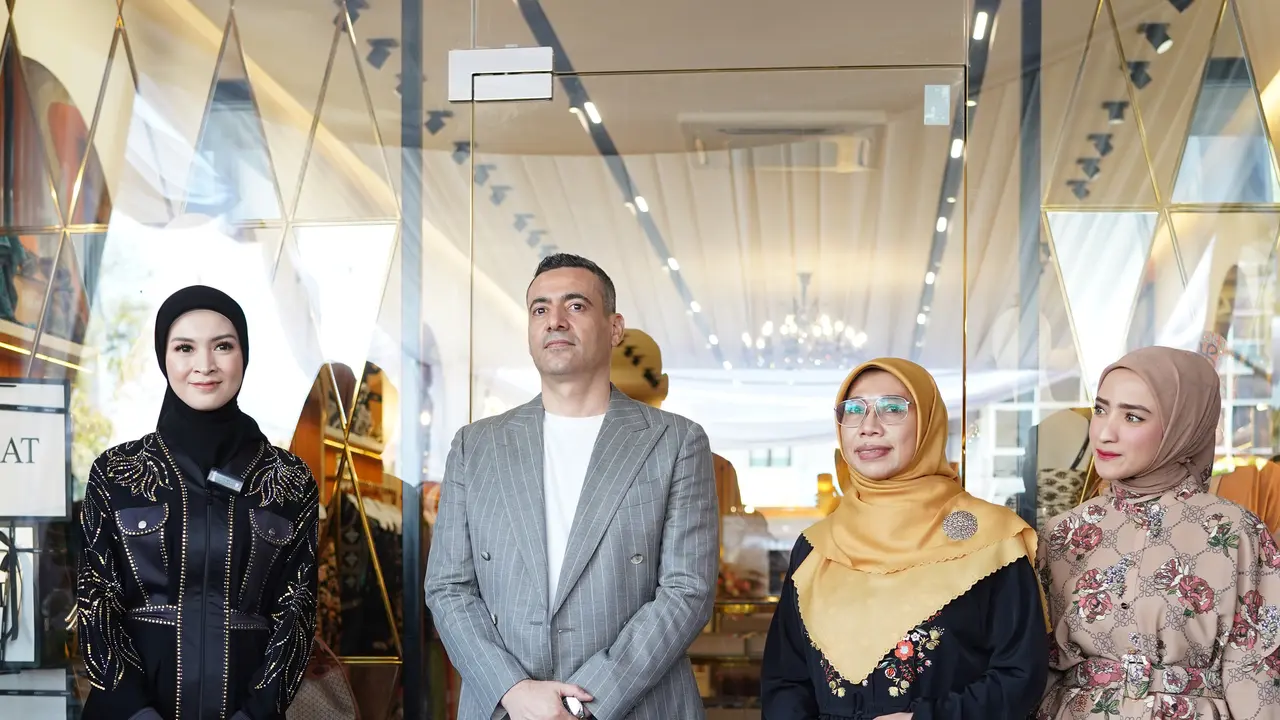 Hikmat Showroom Dedikasikan Karya Untuk Fashion Muslimah Yang Elegan ...