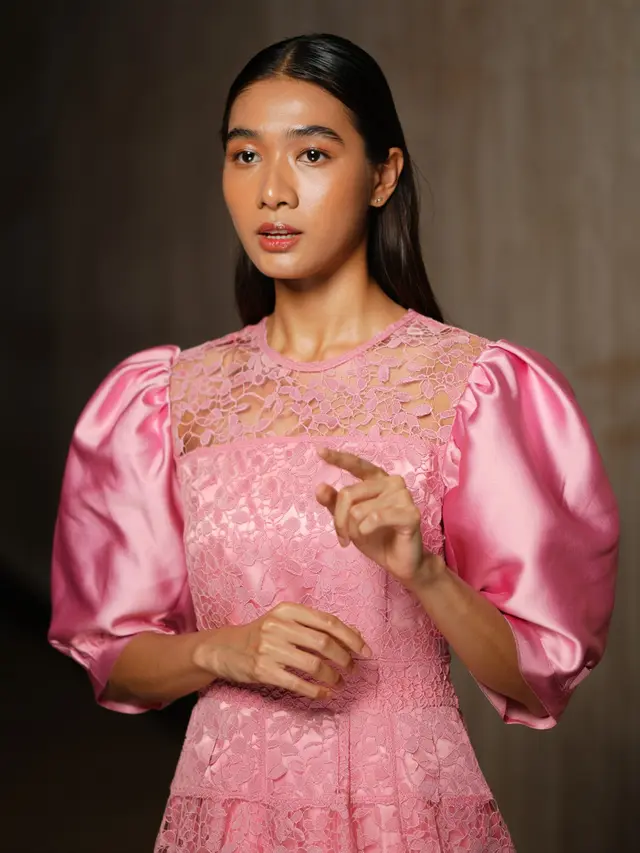 9 Model Brokat Kombinasi Satin Lengan Puff 2025, Elegan untuk Segala ...