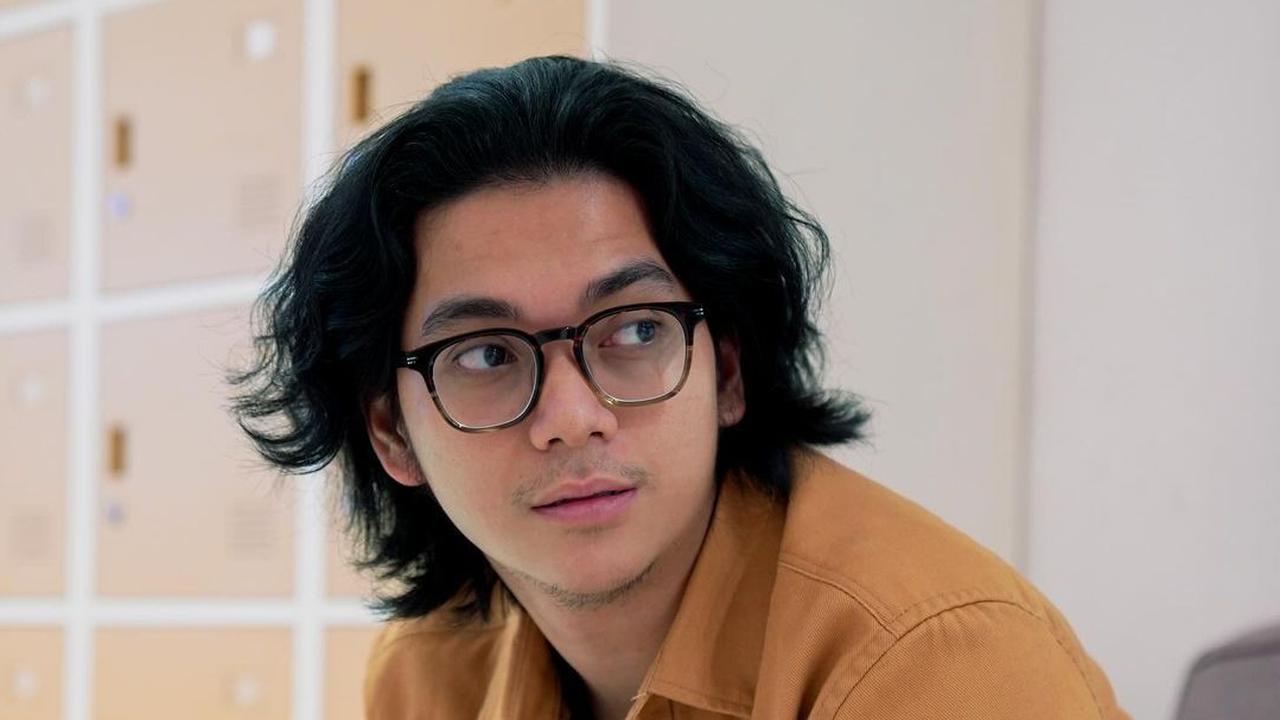Akting dengan Adinia Wirasti di Film Hidup Ini Terlalu Banyak Kamu ...