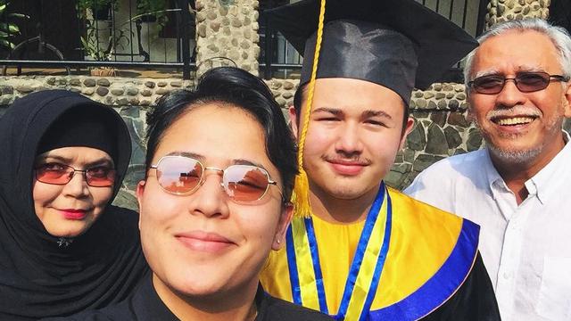 Jadi Manajer Sang Ayah, Ini 6 Potret Annisa Cikal Putri Iwan Fals yang Menawan - Hot Liputan6.com