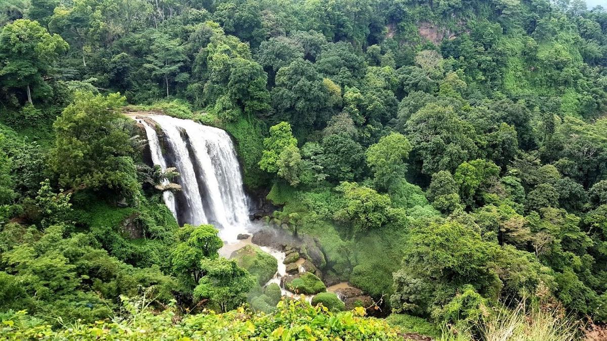 Intip Pesona Air Terjun Curug Sewu, Wisata Alam Memesona di Kendal ...