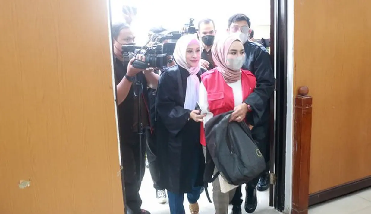 Kondisi Medina Zein di Persidangan Sampai Akhirnya Divonis 6 Bulan ...
