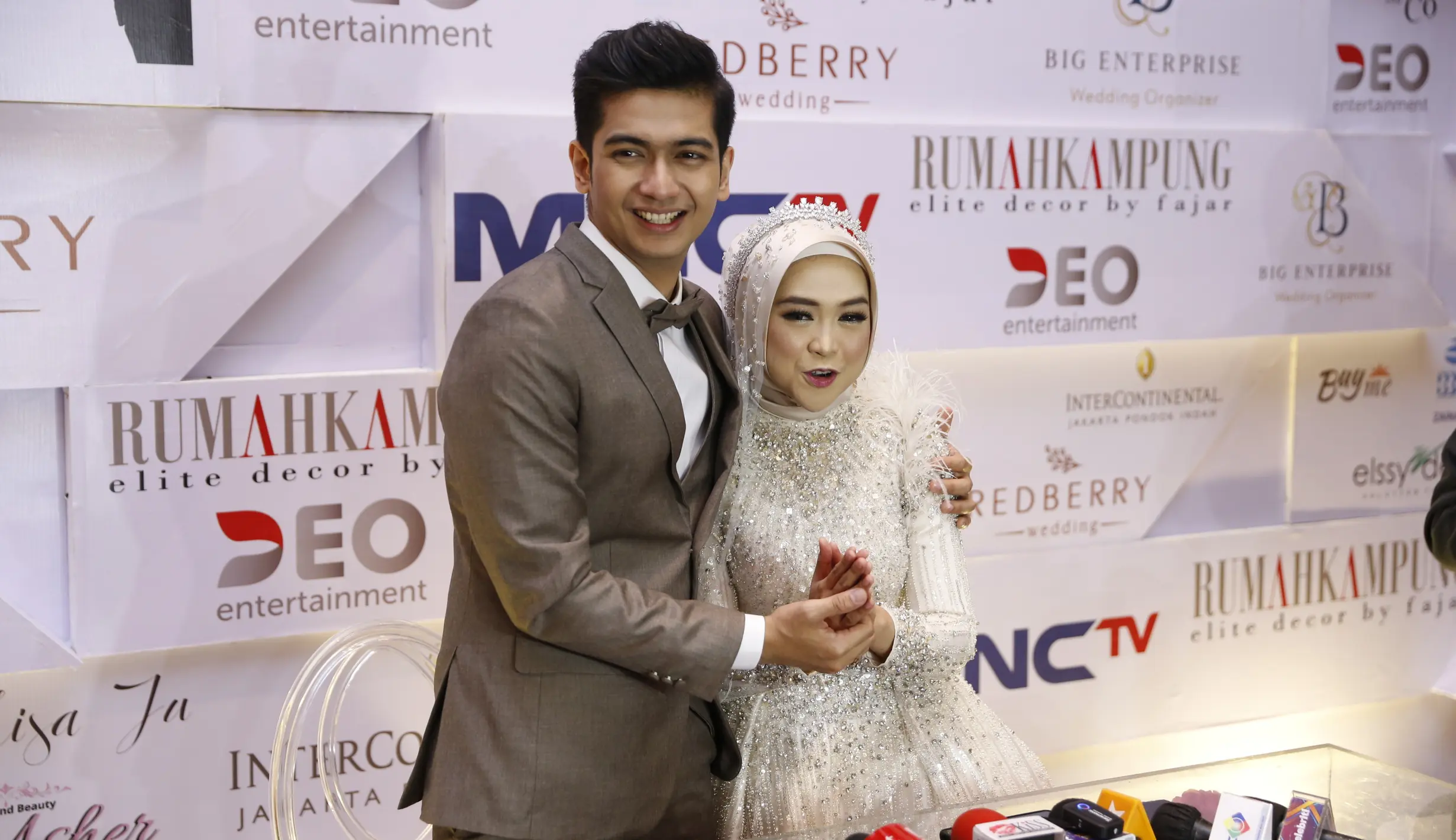 Sama-sama Bucin, Ria Ricis dan Teuku Ryan Buat Perjanjian Unik Setelah Menikah - Photo Fimela.com