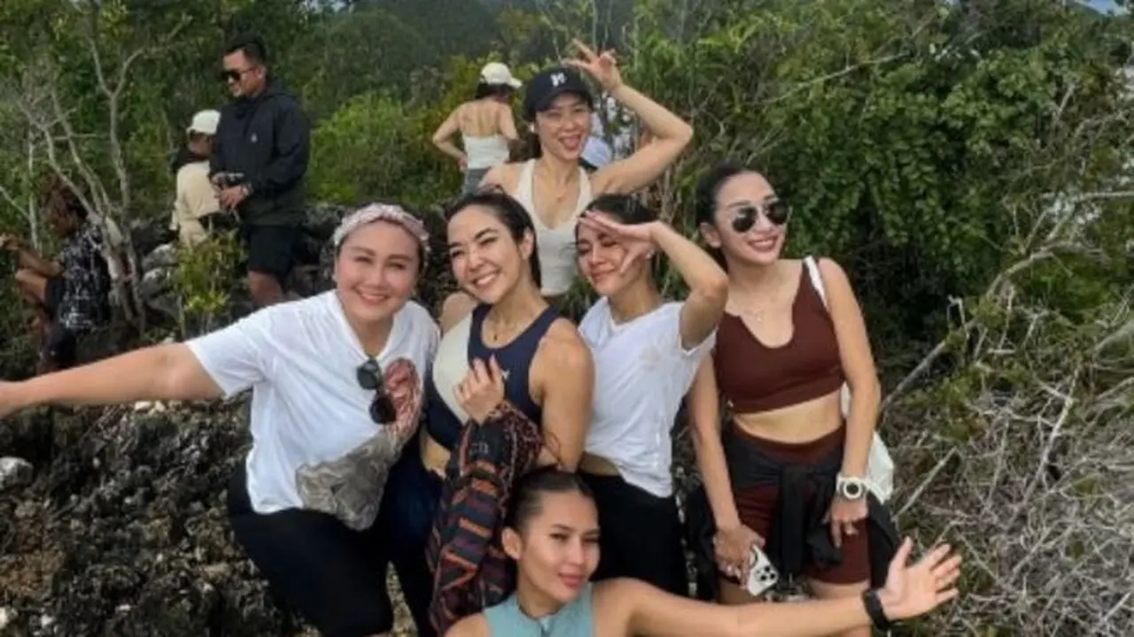 5 Potret Keseruan Gisel dan Naysilla Mirdad Healing ke Raja Ampat Bareng Sahabat - Hot Liputan6.com