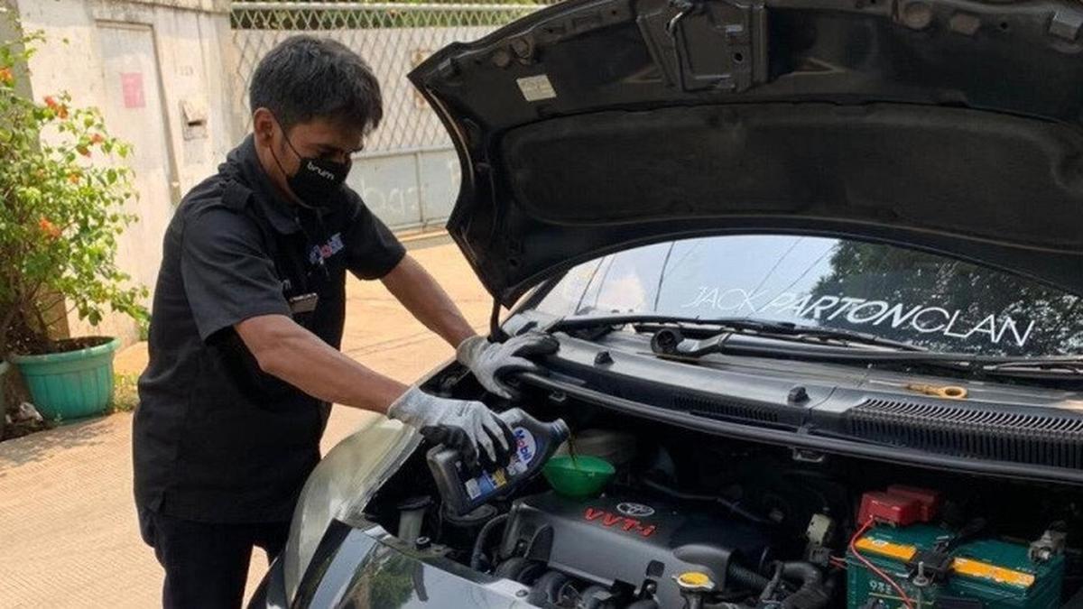 Unik, Layanan Servis Mobil di Rumah Ini Gratis Minyak Goreng - Otomotif ...