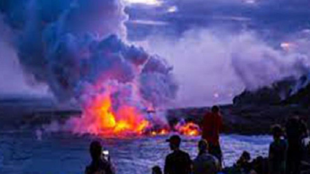 Gunung Api Bawah Laut di Perairan Lembata NTT Erupsi, Muka Air Laut ...
