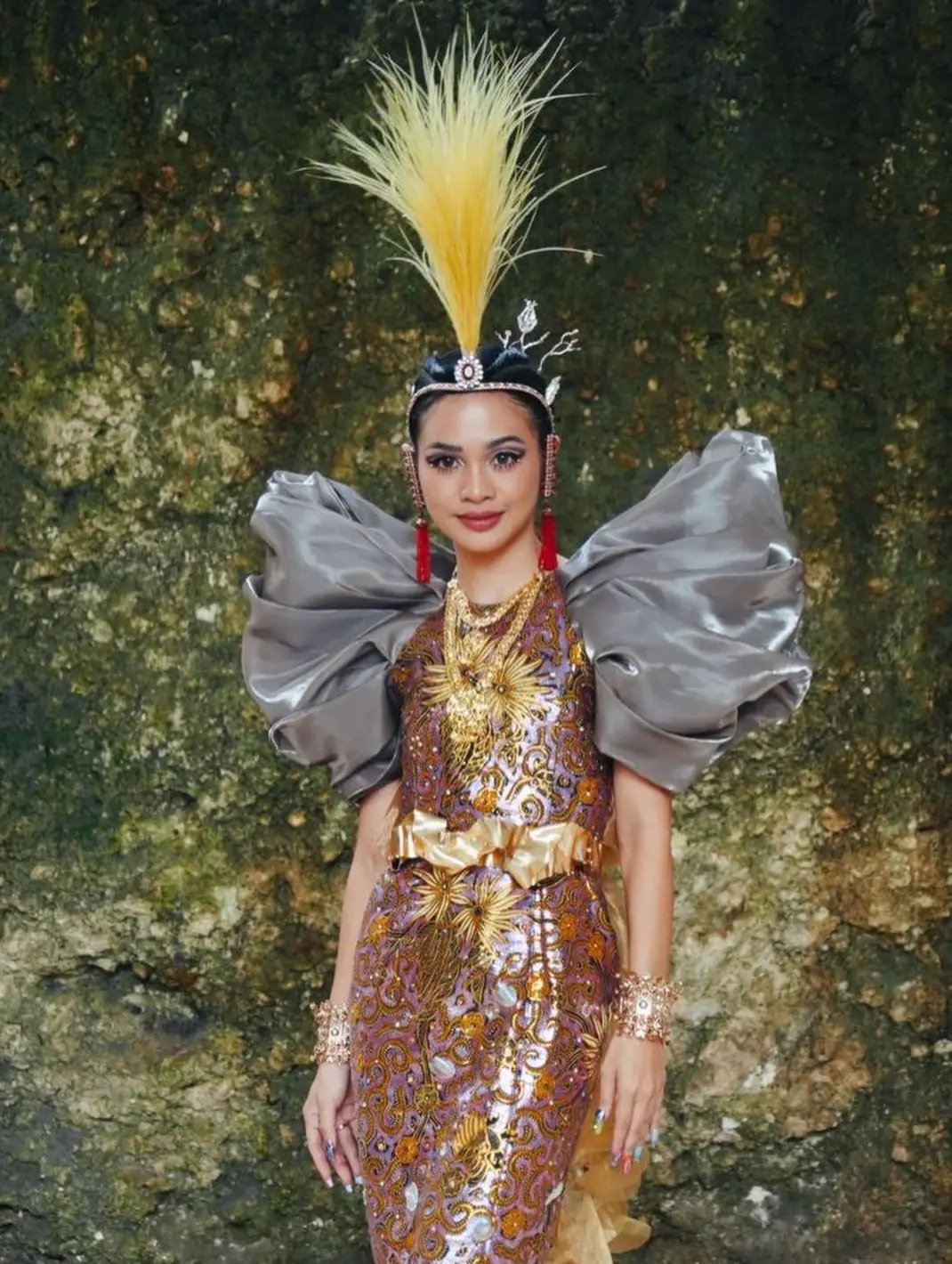 Tampilan Burung Indonesia di Busana Daerah Andien Aisyah, Yuni Shara, dan Iga Mawarni di ...