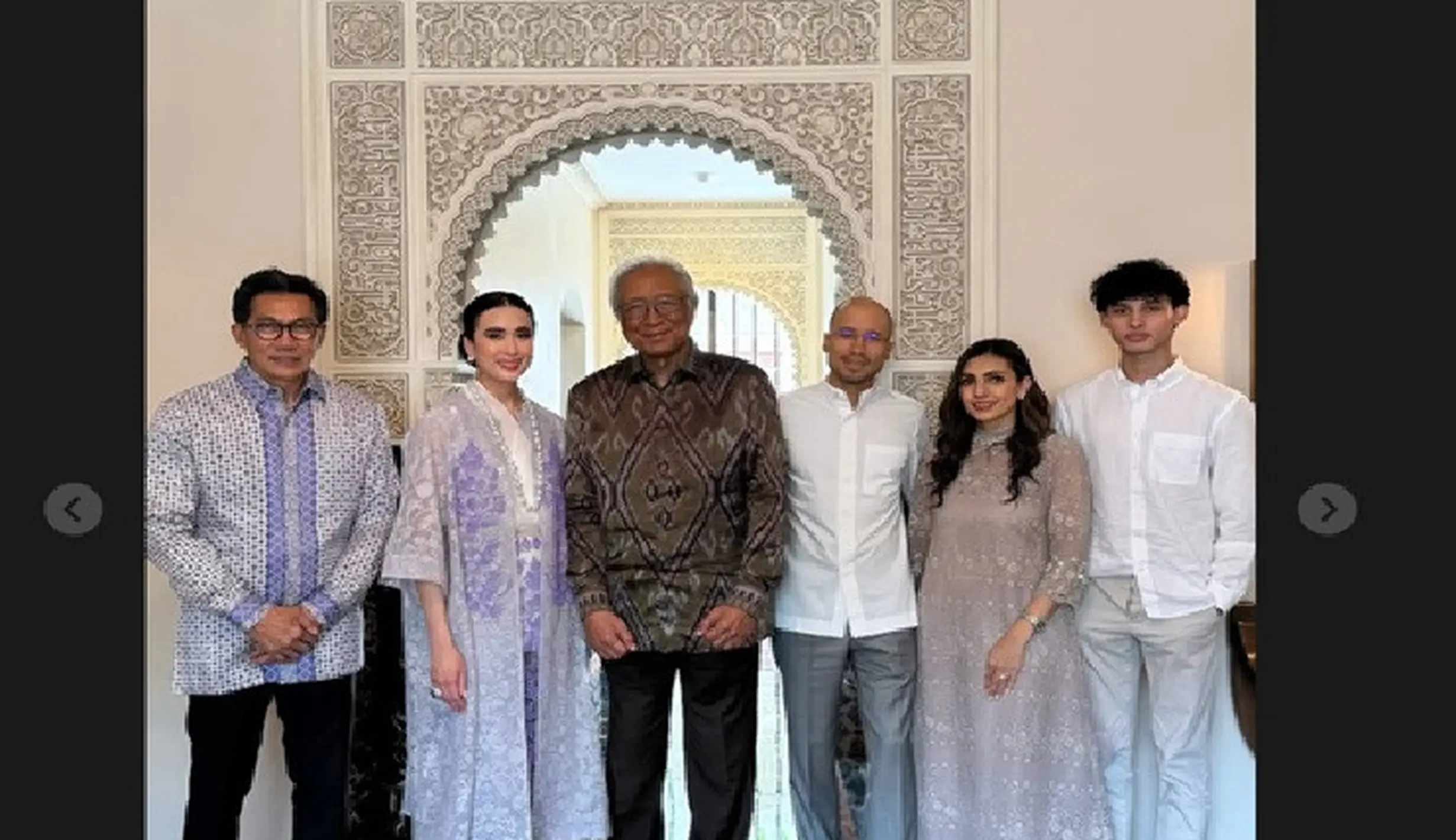 Parade Gaya Baju Lebaran Menpar Widi Wardhana, Tampil Totalitas dengan ...