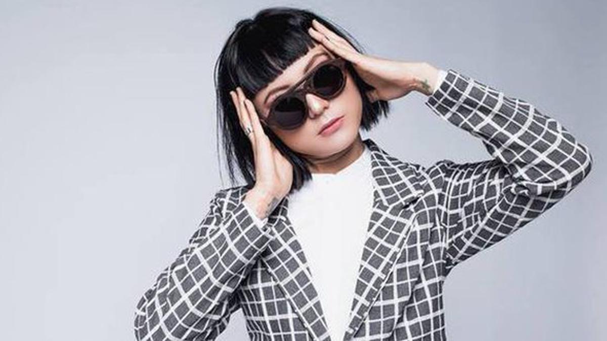 Photoshoot Poppy Sovia Ini Konsepnya Unik Banget, Lihat Deh!