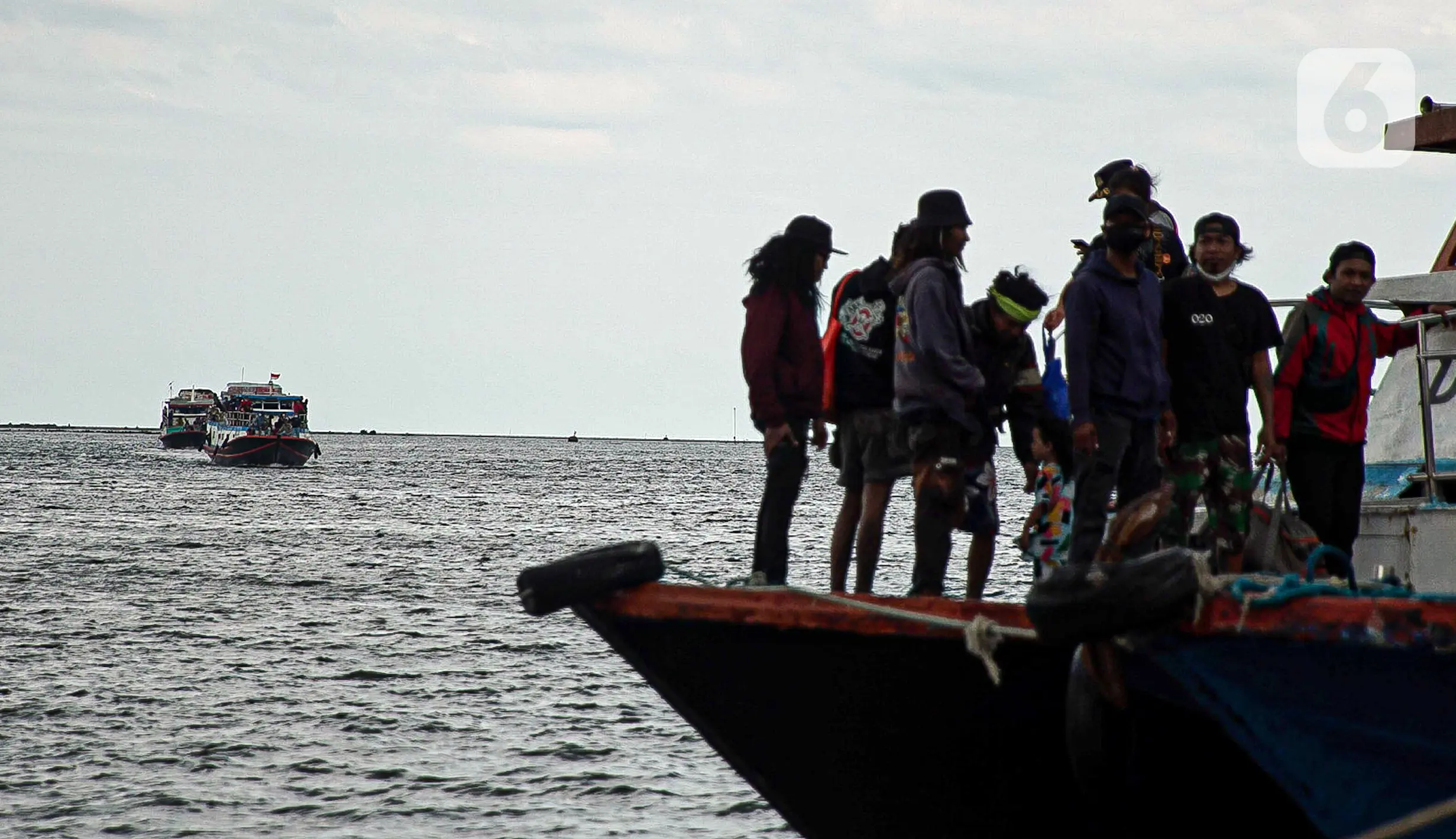 FOTO: Pelabuhan Kali Adem Dipadati Wisatawan Usai Rayakan Tahun Baru ...