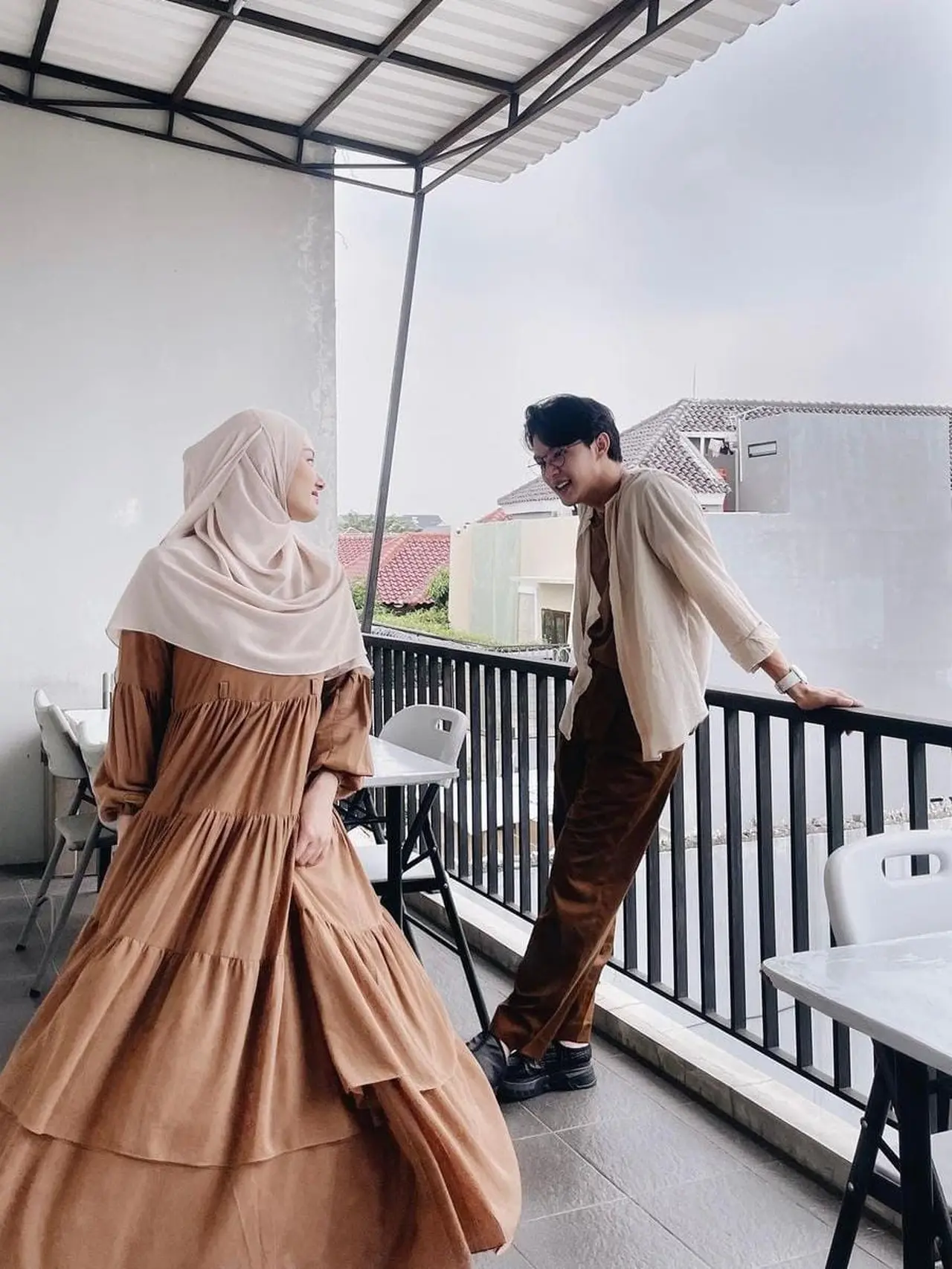 12 Inspirasi Foto Mesra Tanpa Bersentuhan Ala Dinda Hauw dan Rey Bayang ...