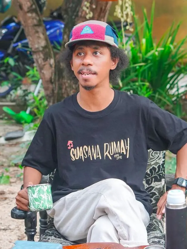 Lirik Lagu Sebab Kau Terlalu Indah dari Sekedar Kata (Komang) dari Raim ...