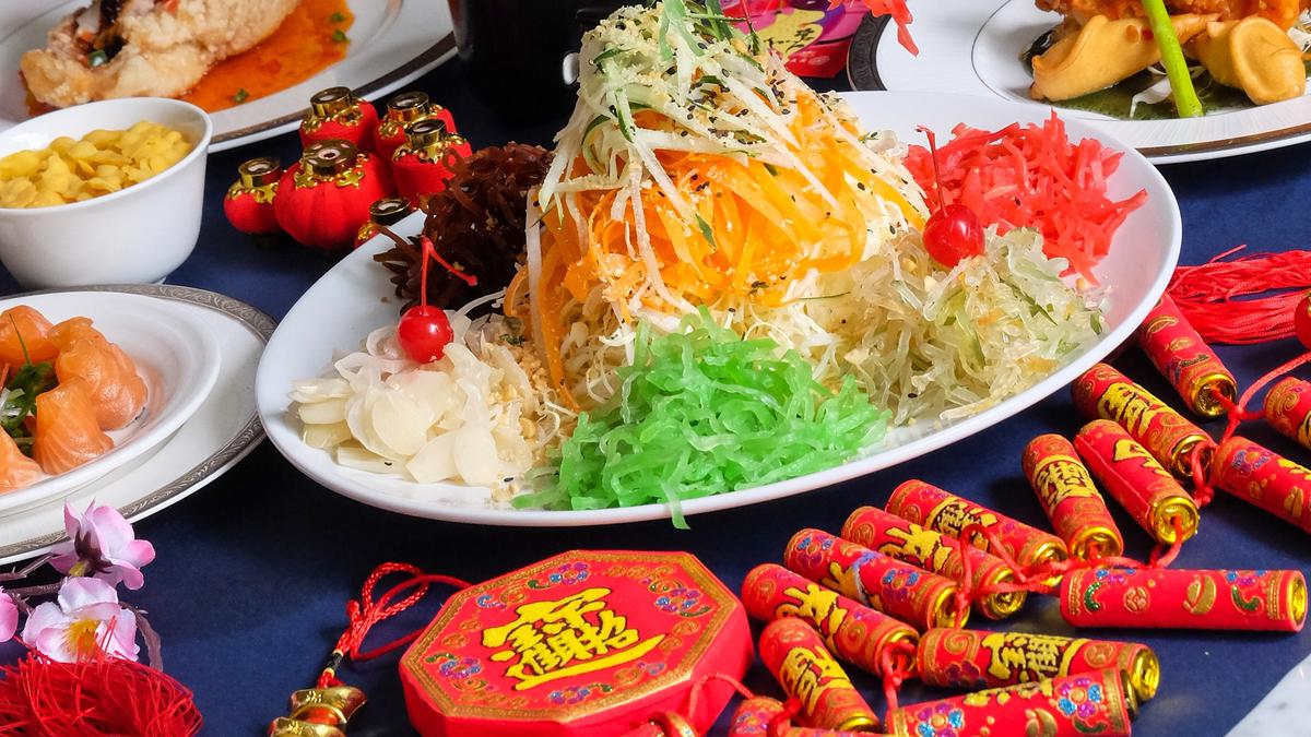 8 Menu Makan Malam Imlek Kaya Filosofi di Hotel Berbintang Lima ...