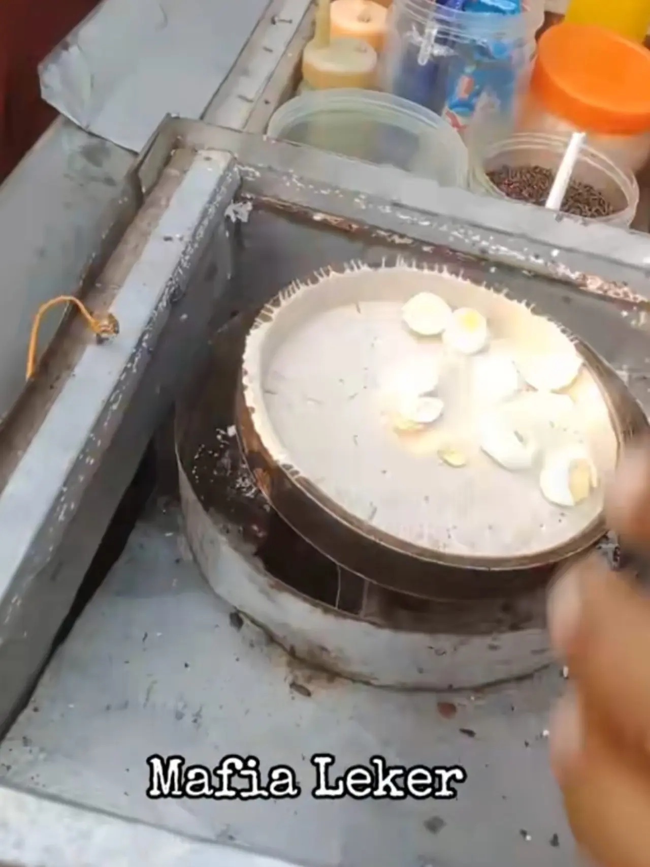 7 Potret Kue Leker Nyeleneh Ini Isian Melon hingga Sate, Bikin Geleng ...