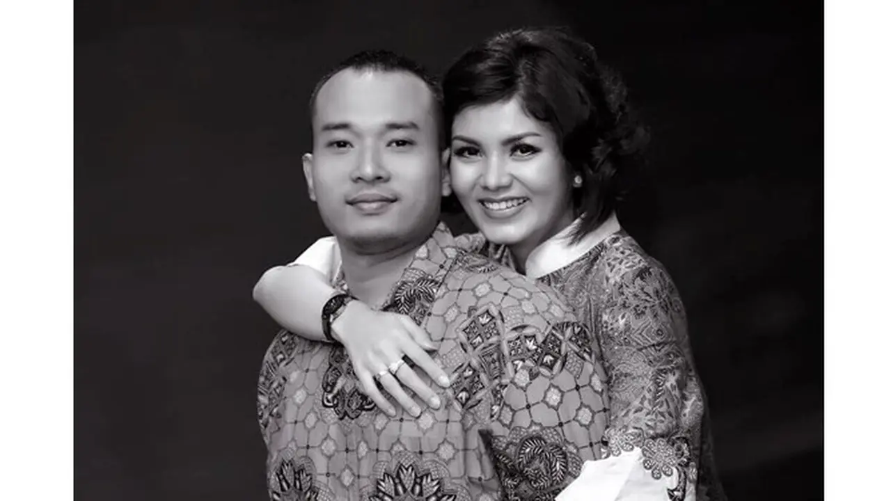 7 Potret Intan RJ dan Suami yang Selalu Romantis - Hot Liputan6.com