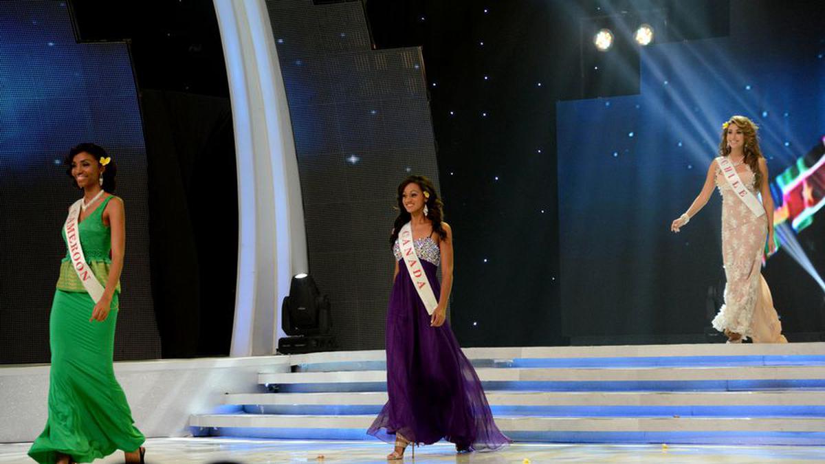 Kontestan Miss World Tampil Anggun Dengan Gaun Malam - Photo Fimela.com