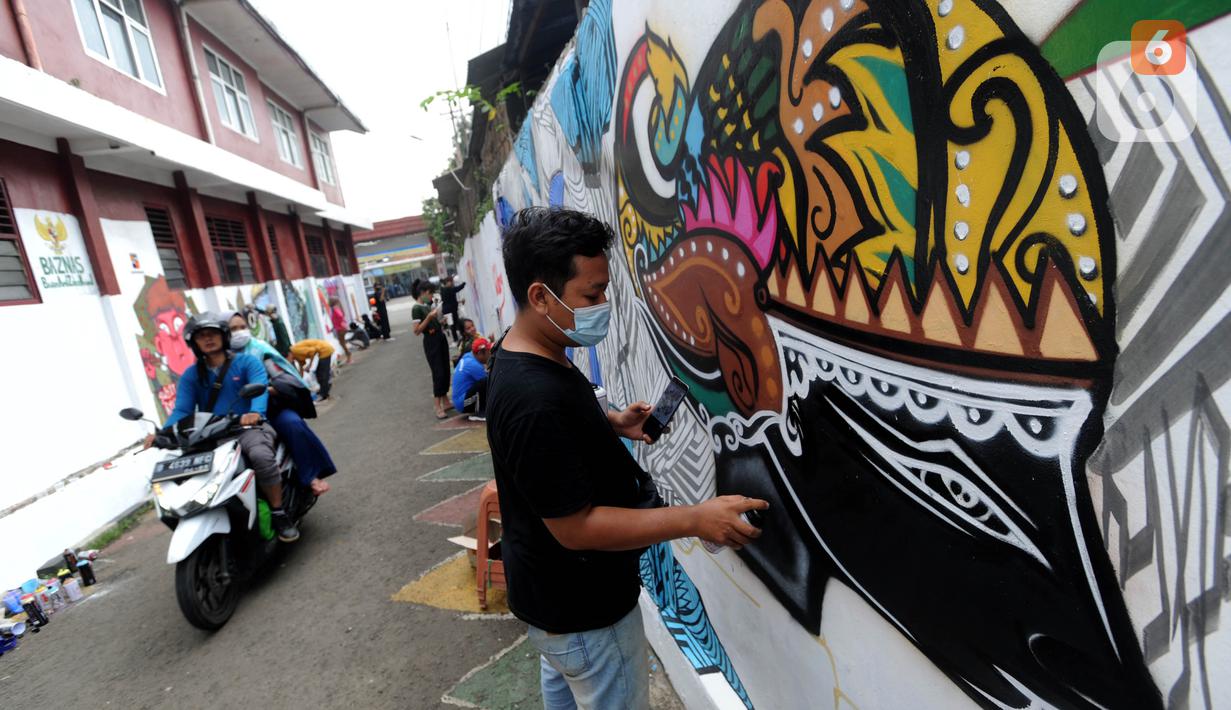 FOTO: Mural di Kampung Batik Cibuluh - Foto Liputan6.com