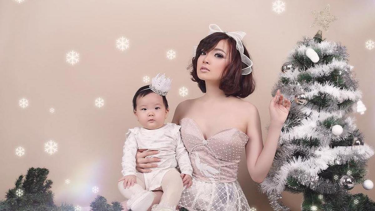Jadi Ibu, Angel Cherrybelle Mulai Kalah Pamor dari Anak - ShowBiz Liputan6.com