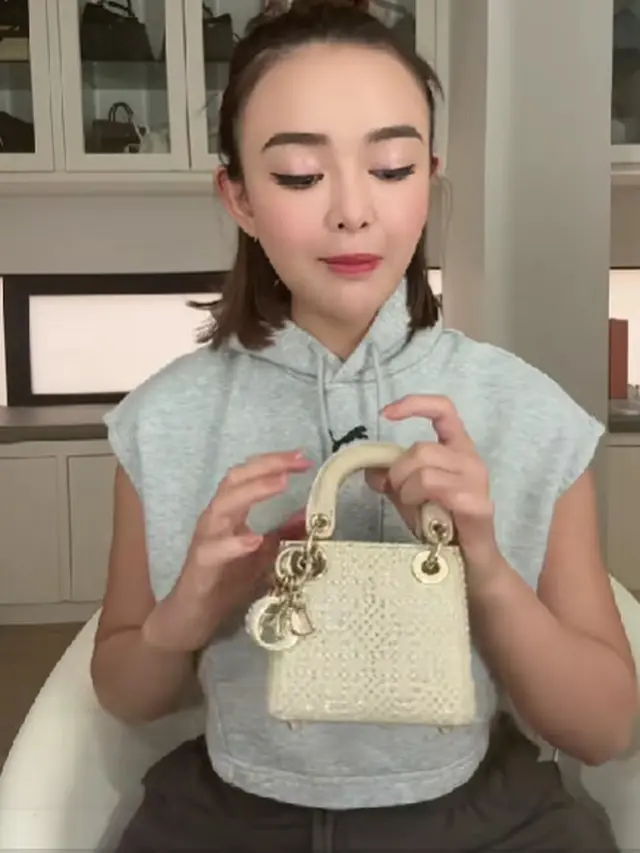 Intip Koleksi Tas Mini Amanda Manopo, Bentuk dan Ukurannya Curi ...