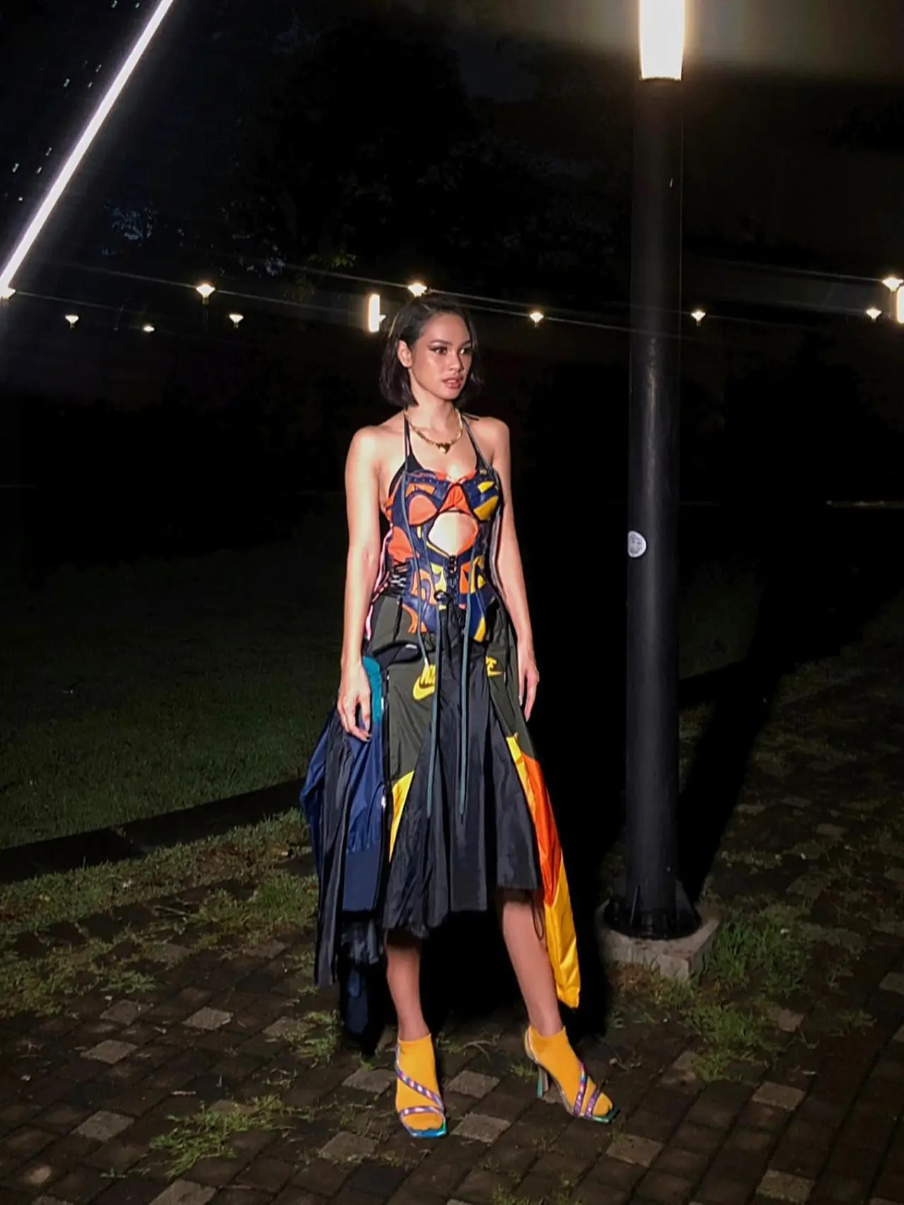 Cantiknya Andien Aisyah Memakai Dress Recycle dari Sepatu Nike ...