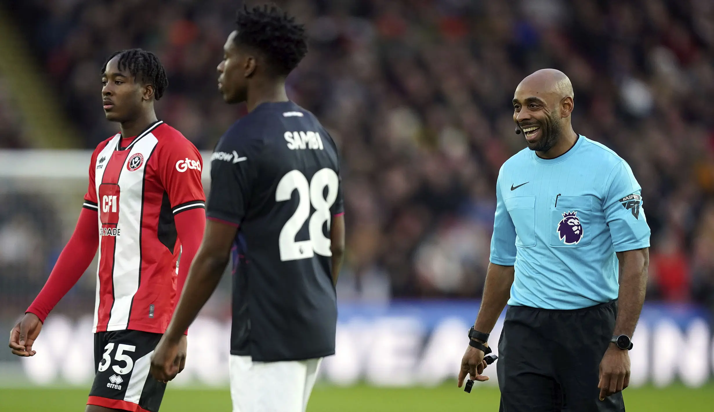 Foto: Momen Bersejarah saat Sam Allison Jadi Wasit Kulit Hitam Pertama ...