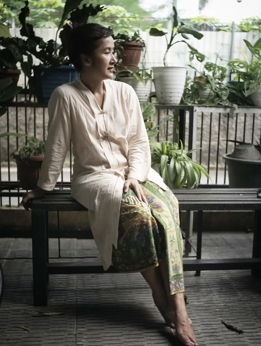 8 Inspirasi Berkain dan Berkebaya Sehari-hari, Sontek OOTD Widi Mulia ...