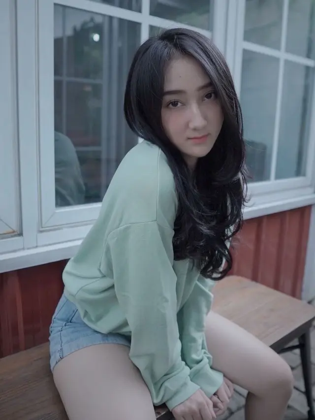 Makin Menawan, Ini 7 Potret Terbaru Sandrina IMB yang Kini Genap 21 Tahun - Hot Liputan6.com