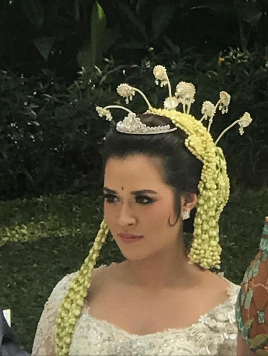 PHOTO: Senyum Bahagia Raisa dan Hamish Daud Resmi Menikah - Foto ...
