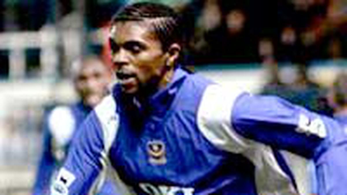 Kanu Selamatkan Tiga Poin Portsmouth Bola Liputan6