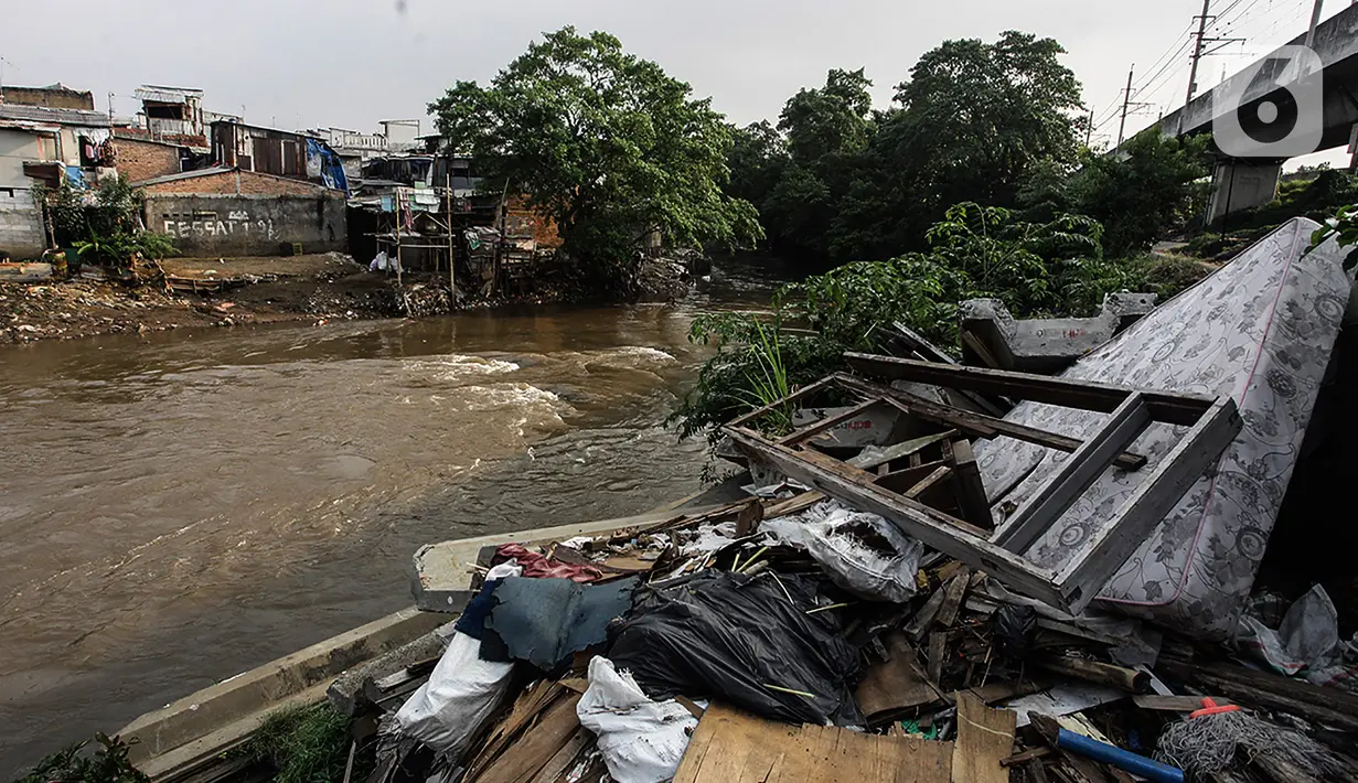 Normalisasi Sungai Ciliwung Terhambat Pembebasan Lahan - Foto Liputan6.com
