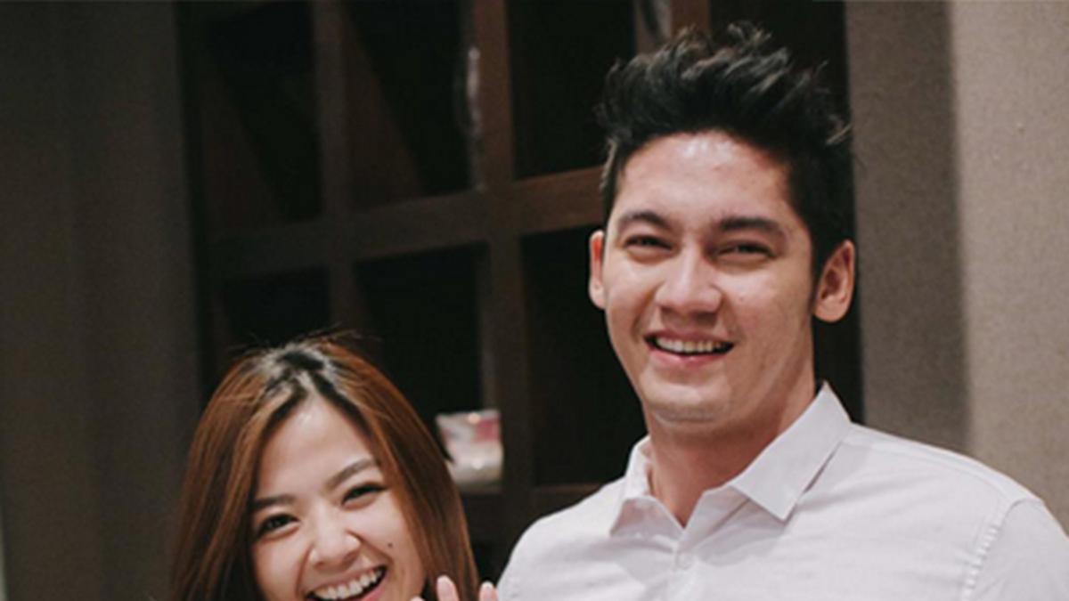 Prosesi Lamaran, Tangis Bahagia Franda - Samuel Zylgwyn Tak Terbendung ...