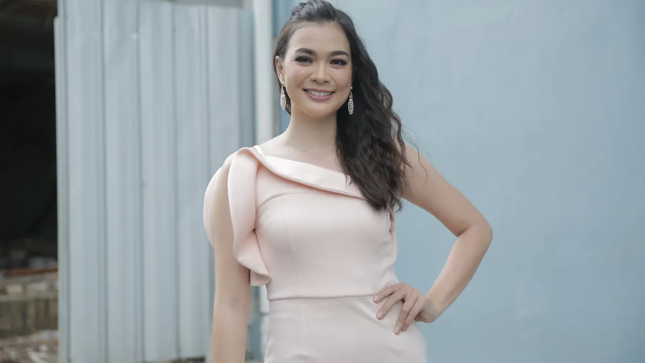 Selain Yeni Inka, 7 Artis Wanita Ini Juga Menikah dengan Polisi - Hot ...