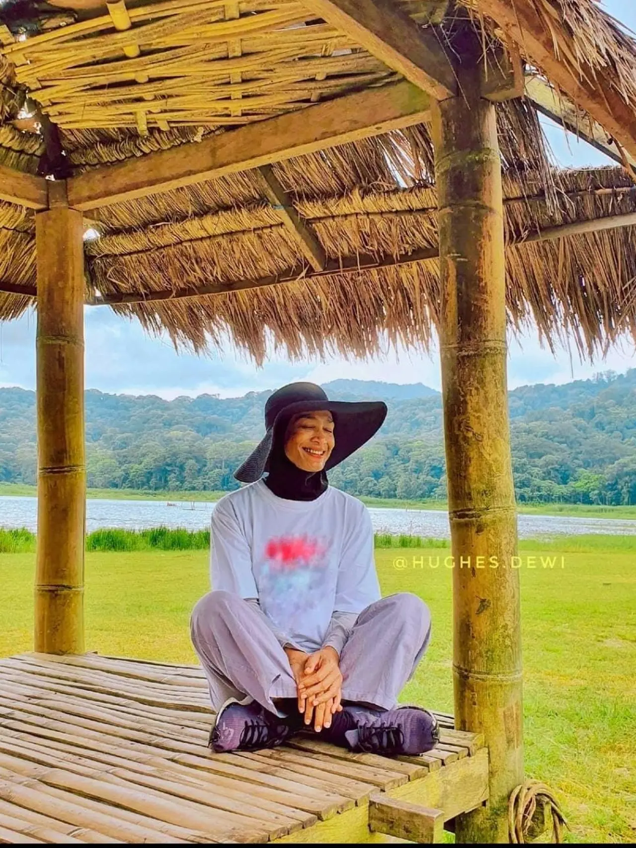 10 Potret Penampilan Dewi Hughes, Disebut Lebih Muda Usai Turunkan ...