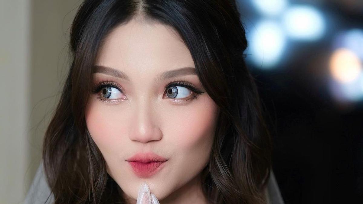 Pesona Istri Julian Jacob Mirriam Eka Pilih Gaun Pengantin dari Outfit ...