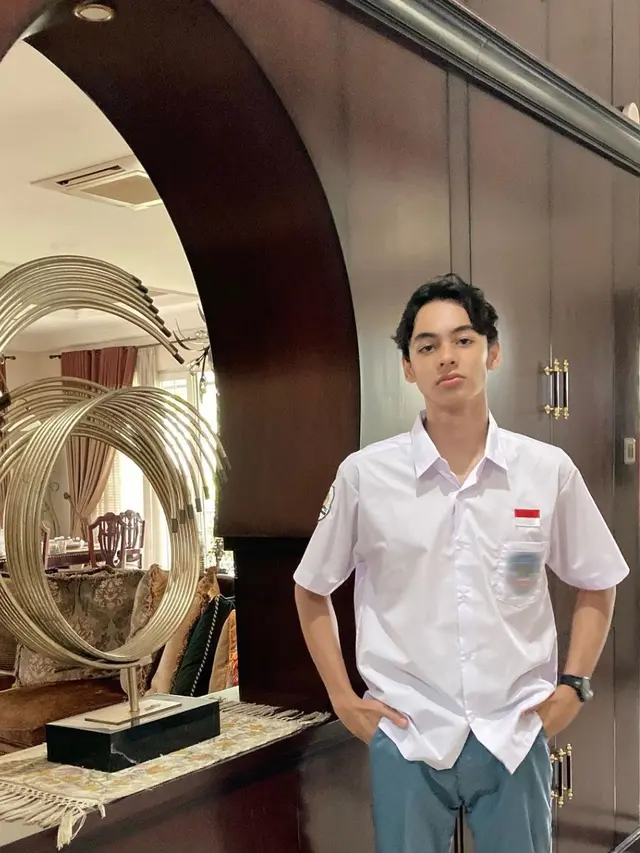 Terjun ke Dunia Hiburan, Ini 6 Potret Terbaru Fattah Syach Putra Attar ...